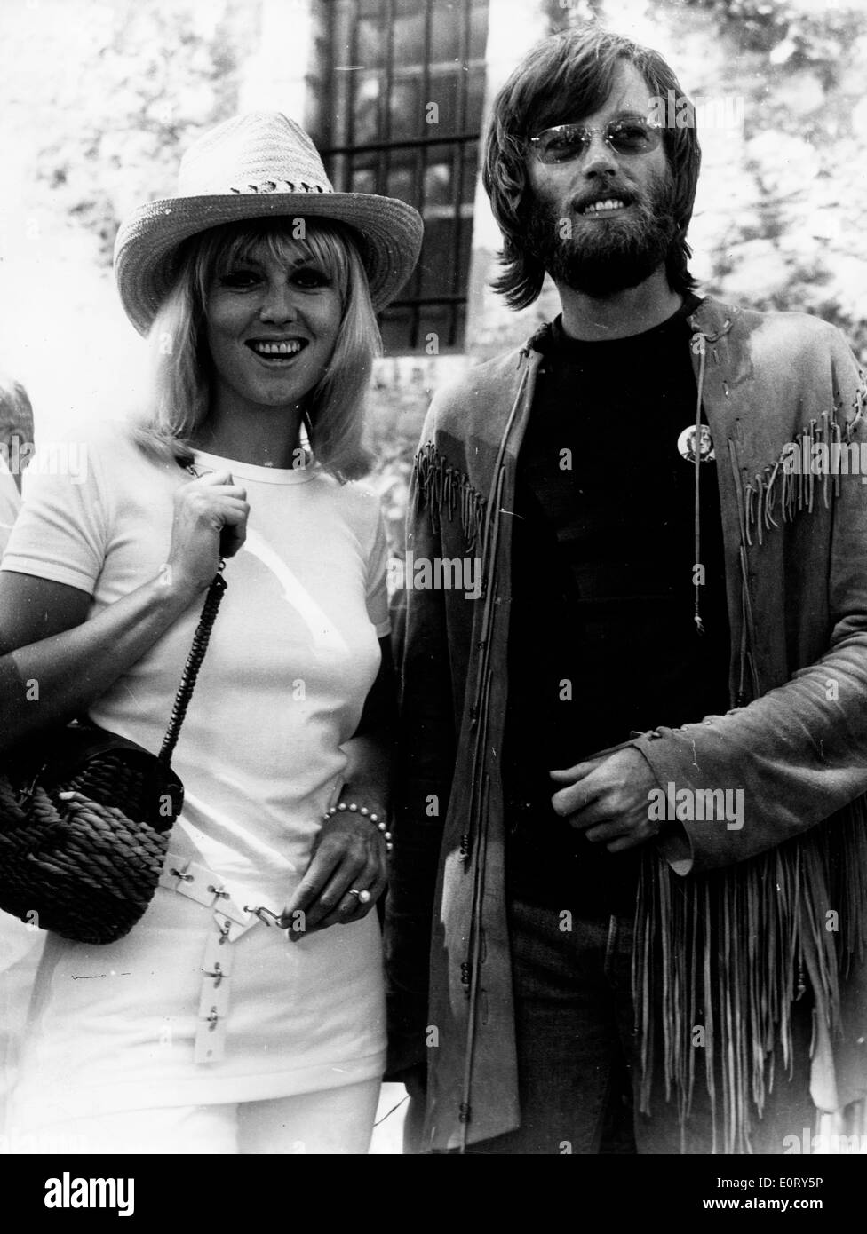 Stand woman Black and White Stock Photos & Images - Alamy