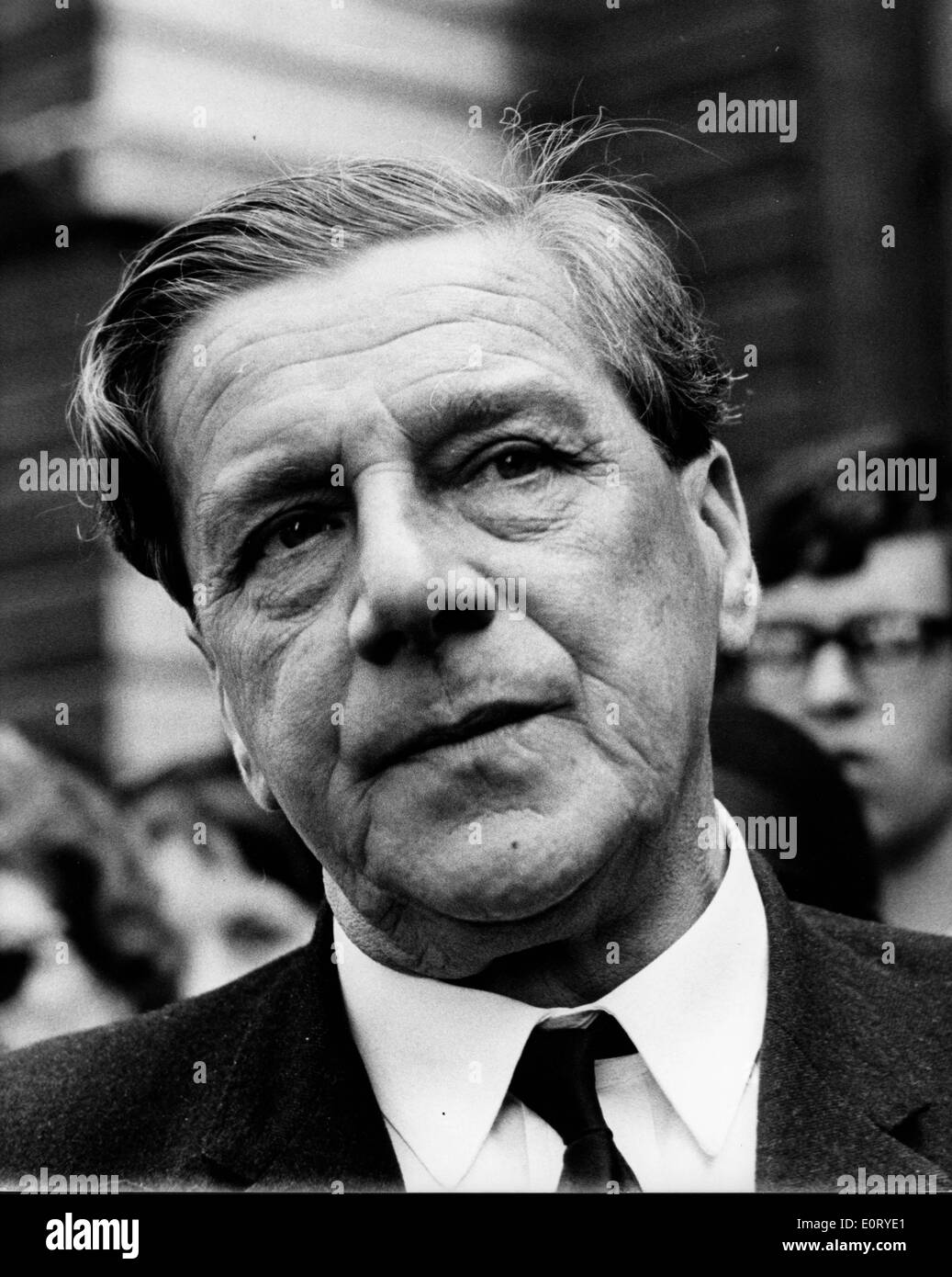 One feather only hi-res stock photography and images - Alamy