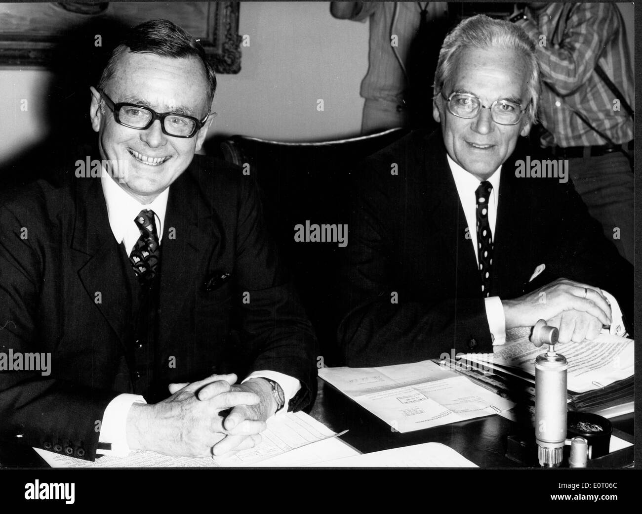 Bank president Karl Klasen and colleague in meeting Stock Photo - Alamy