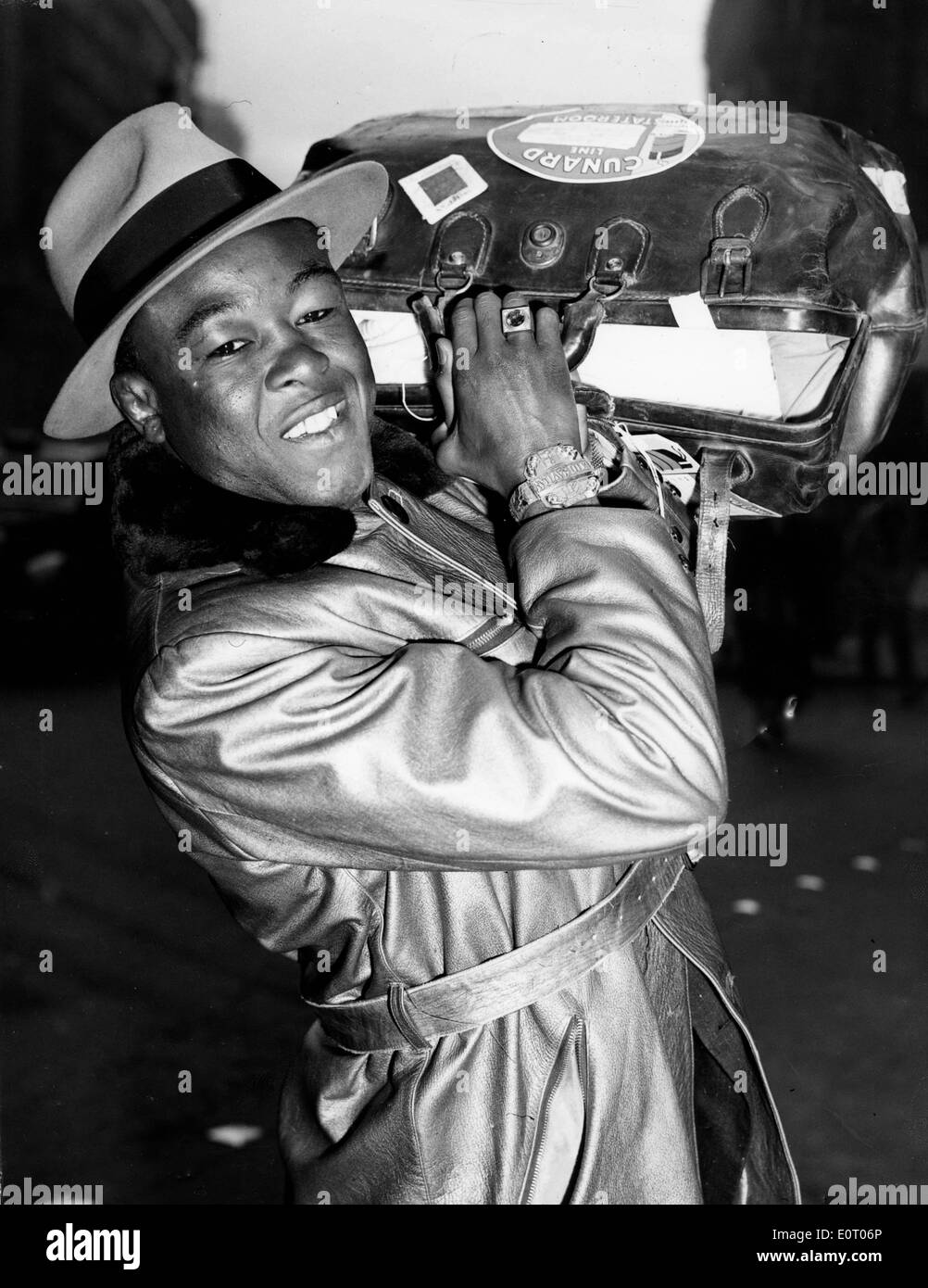 Suitcase on vacation Black and White Stock Photos & Images - Alamy