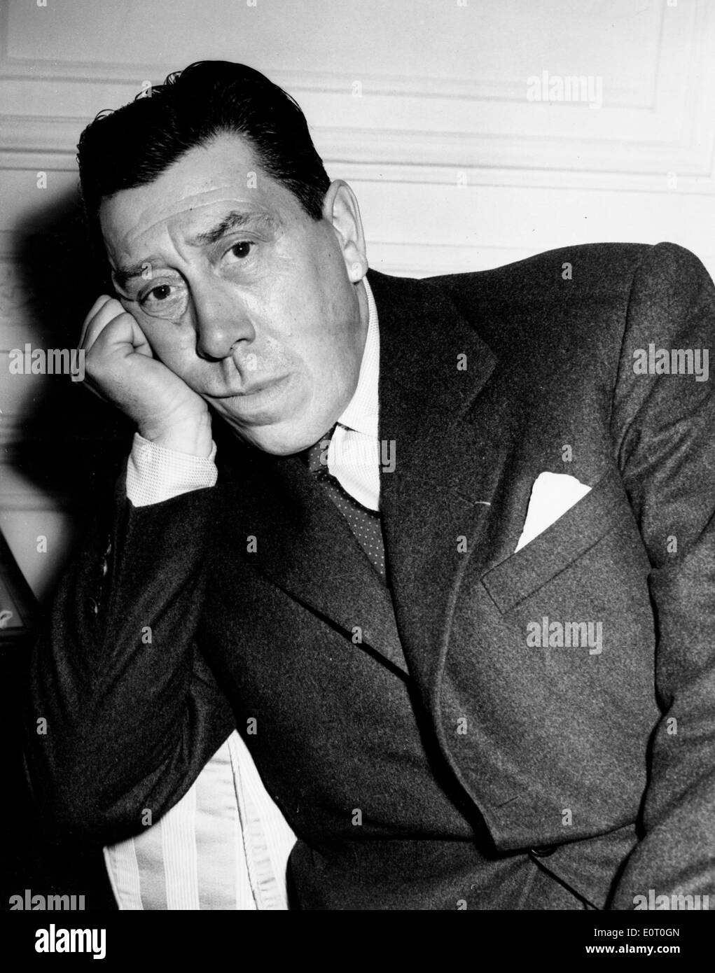 Resting on elbow hi-res stock photography and images - Alamy