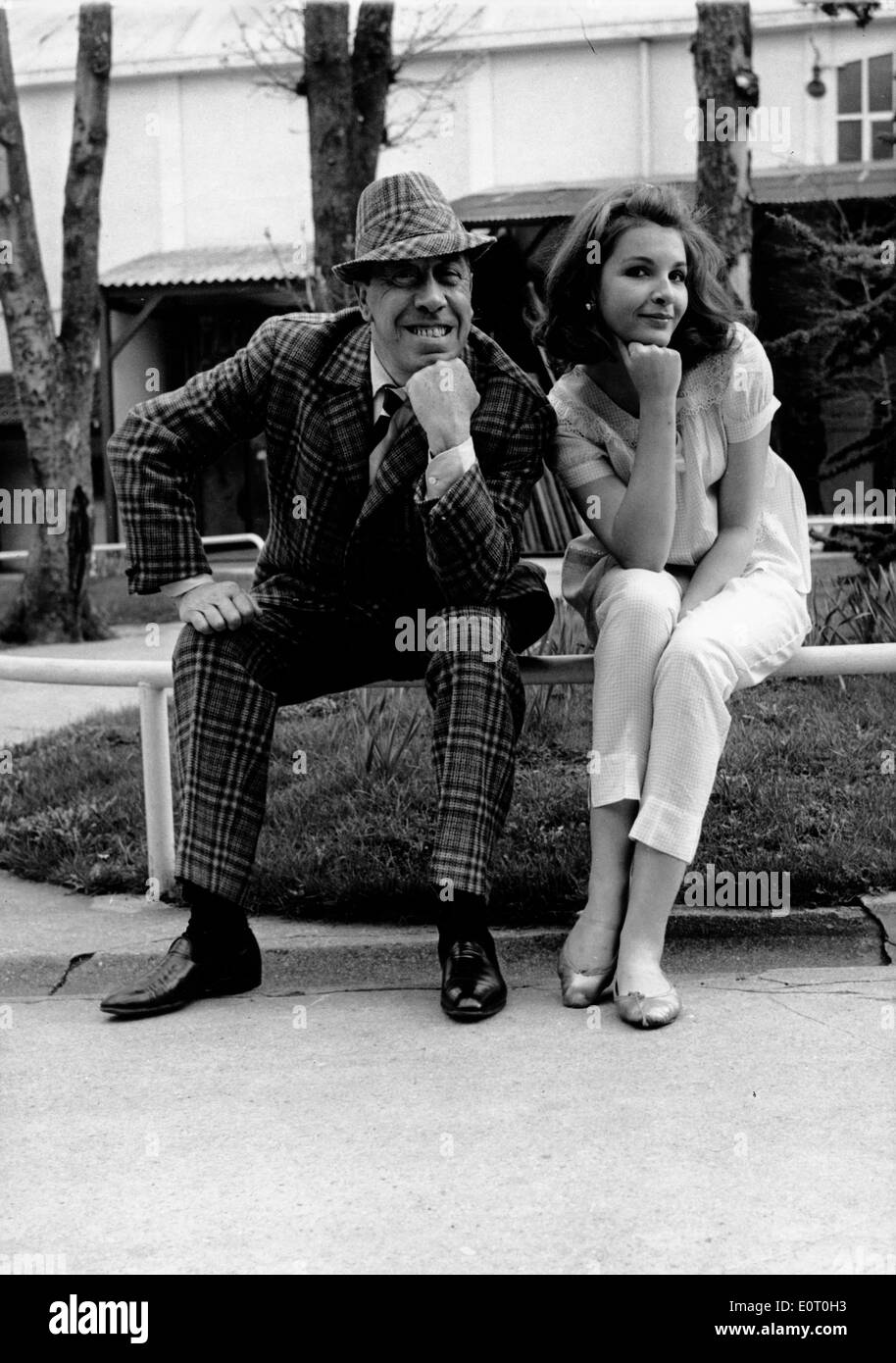 Black woman sit on Black and White Stock Photos & Images - Alamy