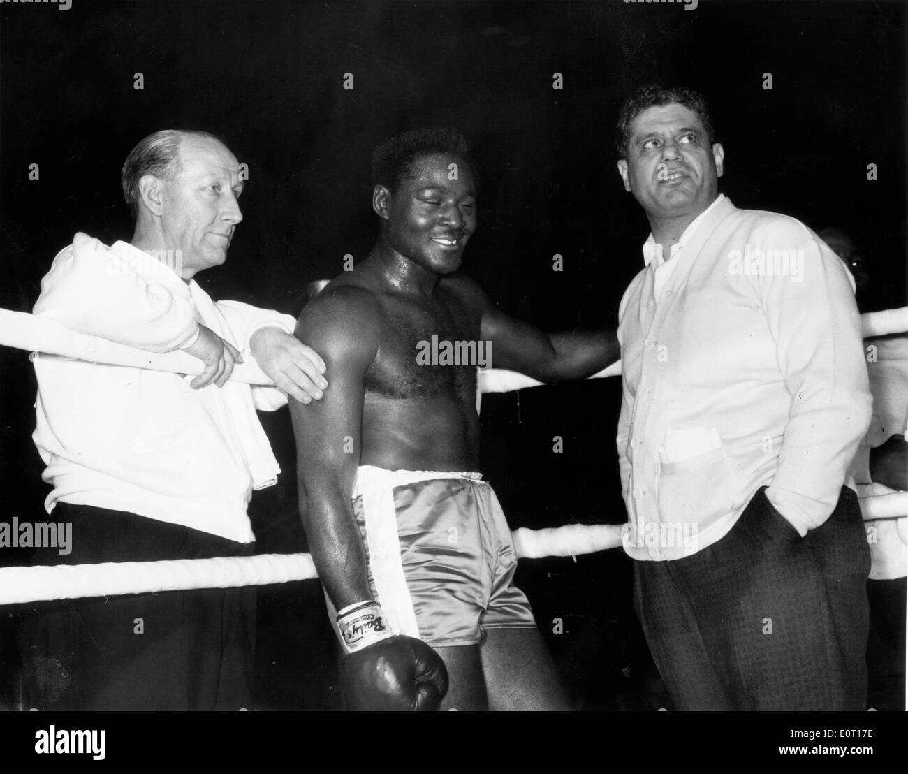 Boxer Ezzard Charles prepares for a fight Stock Photo - Alamy
