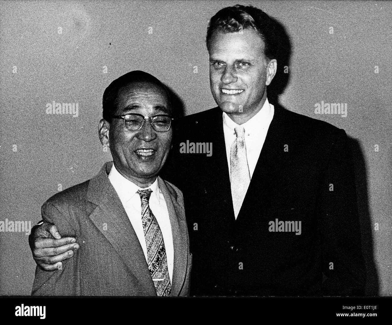 Captain Mitsuo Fuchida with reverend Billy Graham Stock Photo - Alamy
