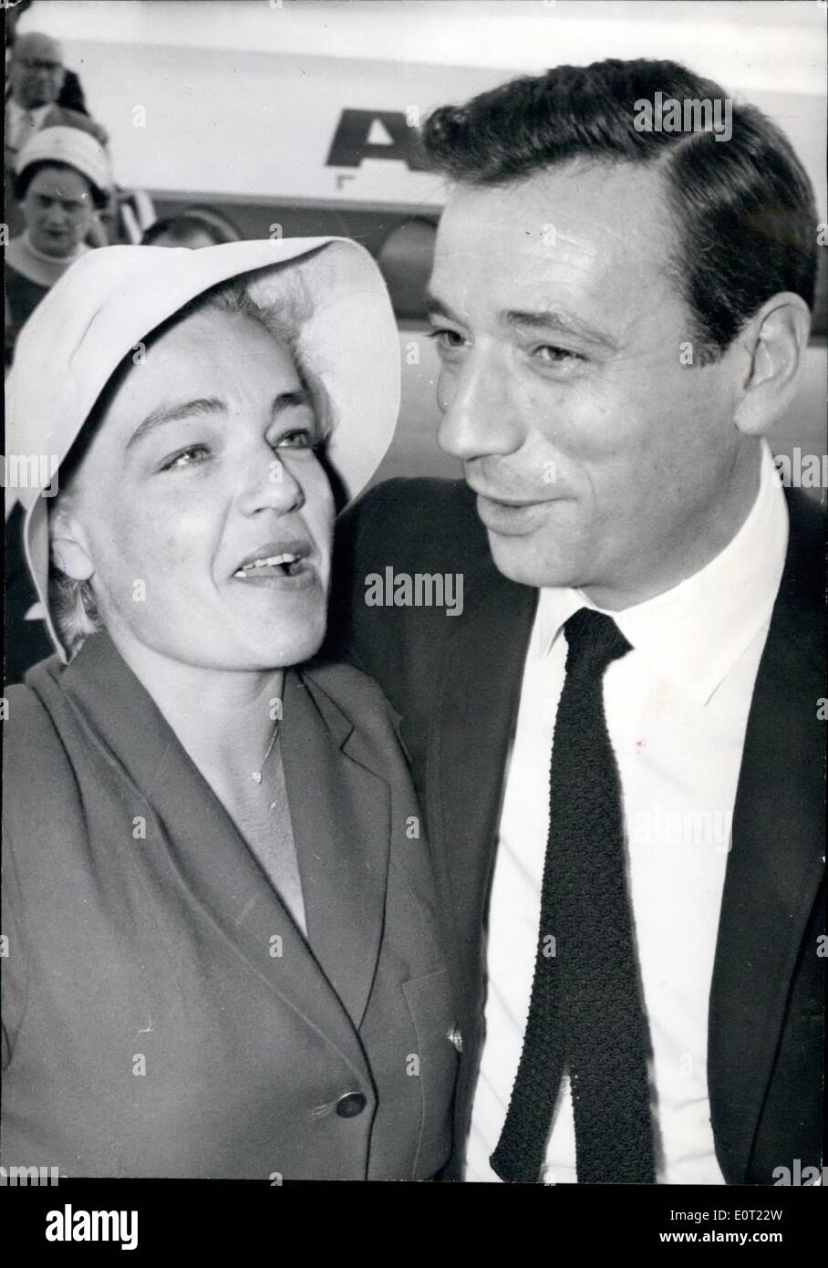 Jul. 07, 1960 - Simone signoret back from Italy: French actress Simone ...