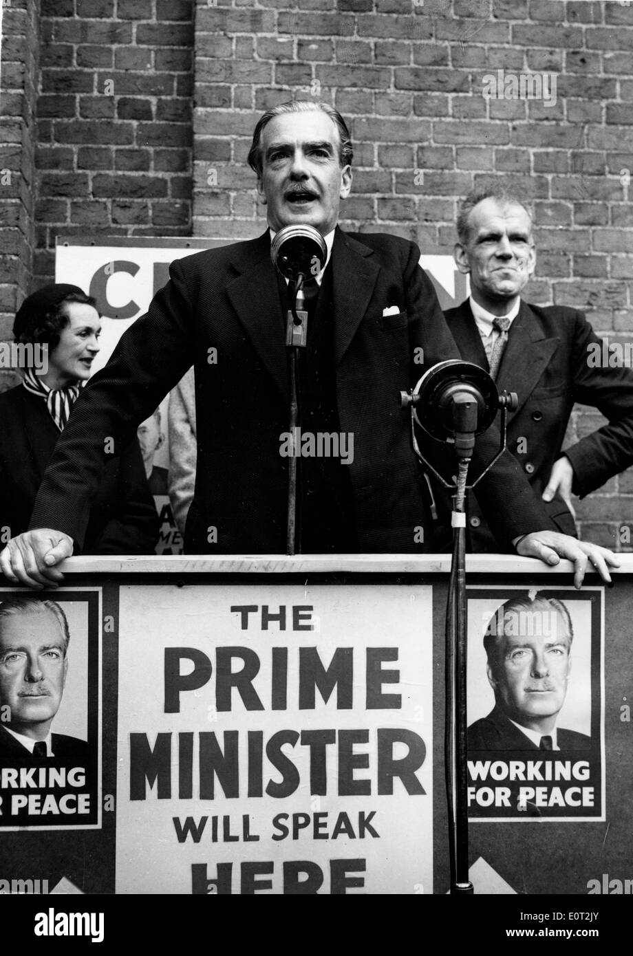Prime Minister Anthony Eden speaks at press conference Stock Photo - Alamy