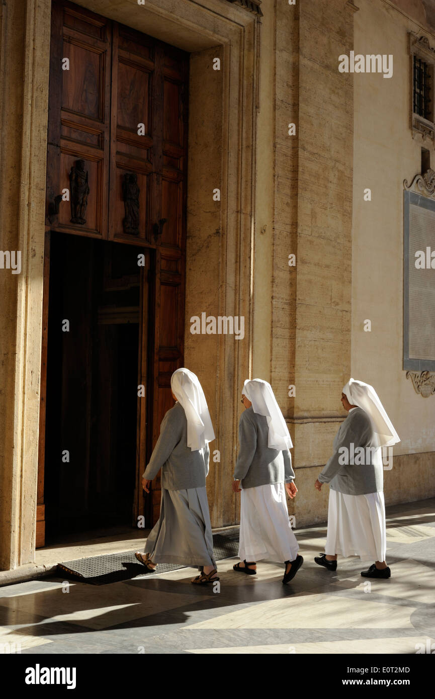 Rome nun italy hi-res stock photography and images - Alamy