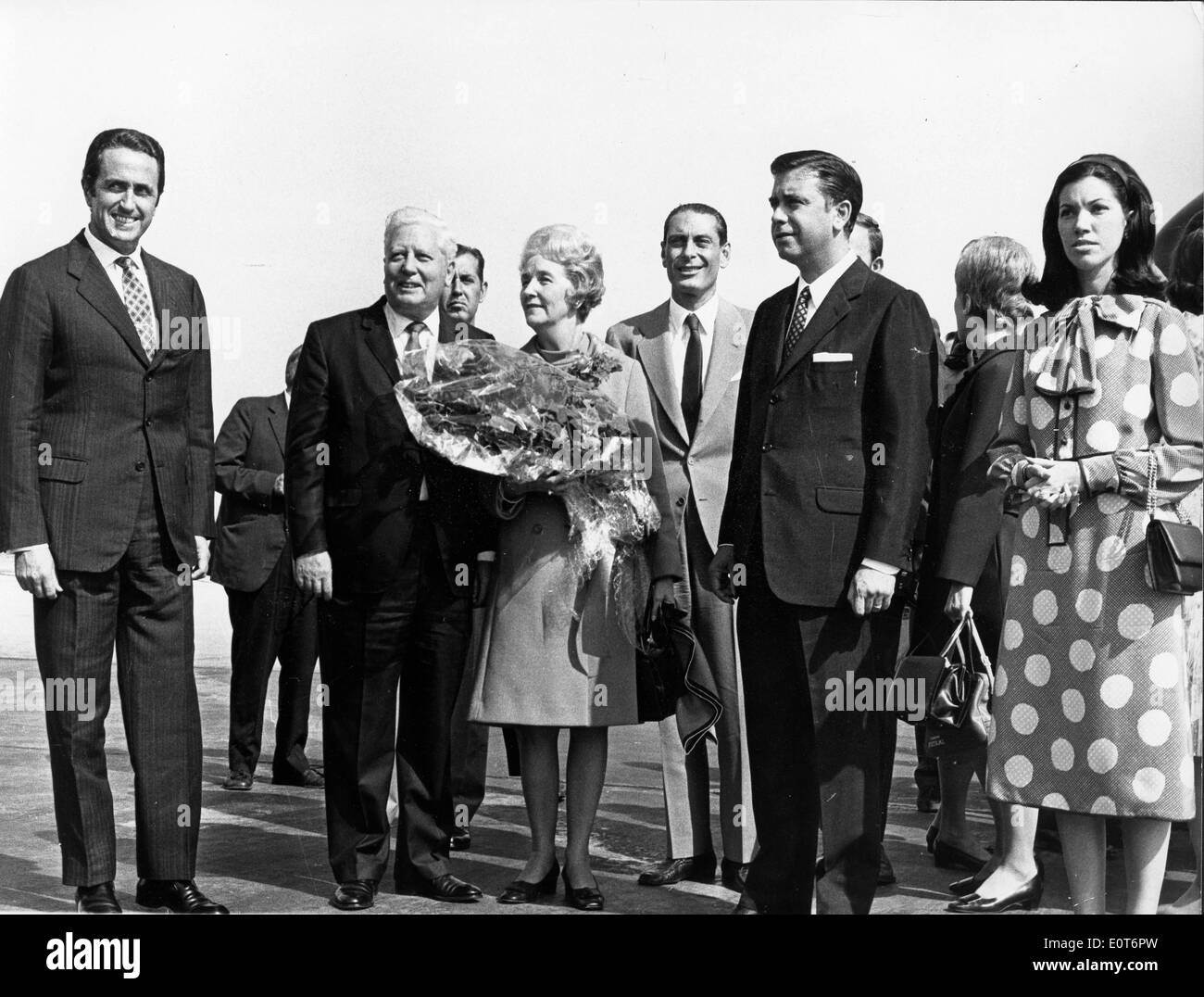 Gregorio Lopez-Bravo y Castro greets David M. Kennedy Stock Photo - Alamy