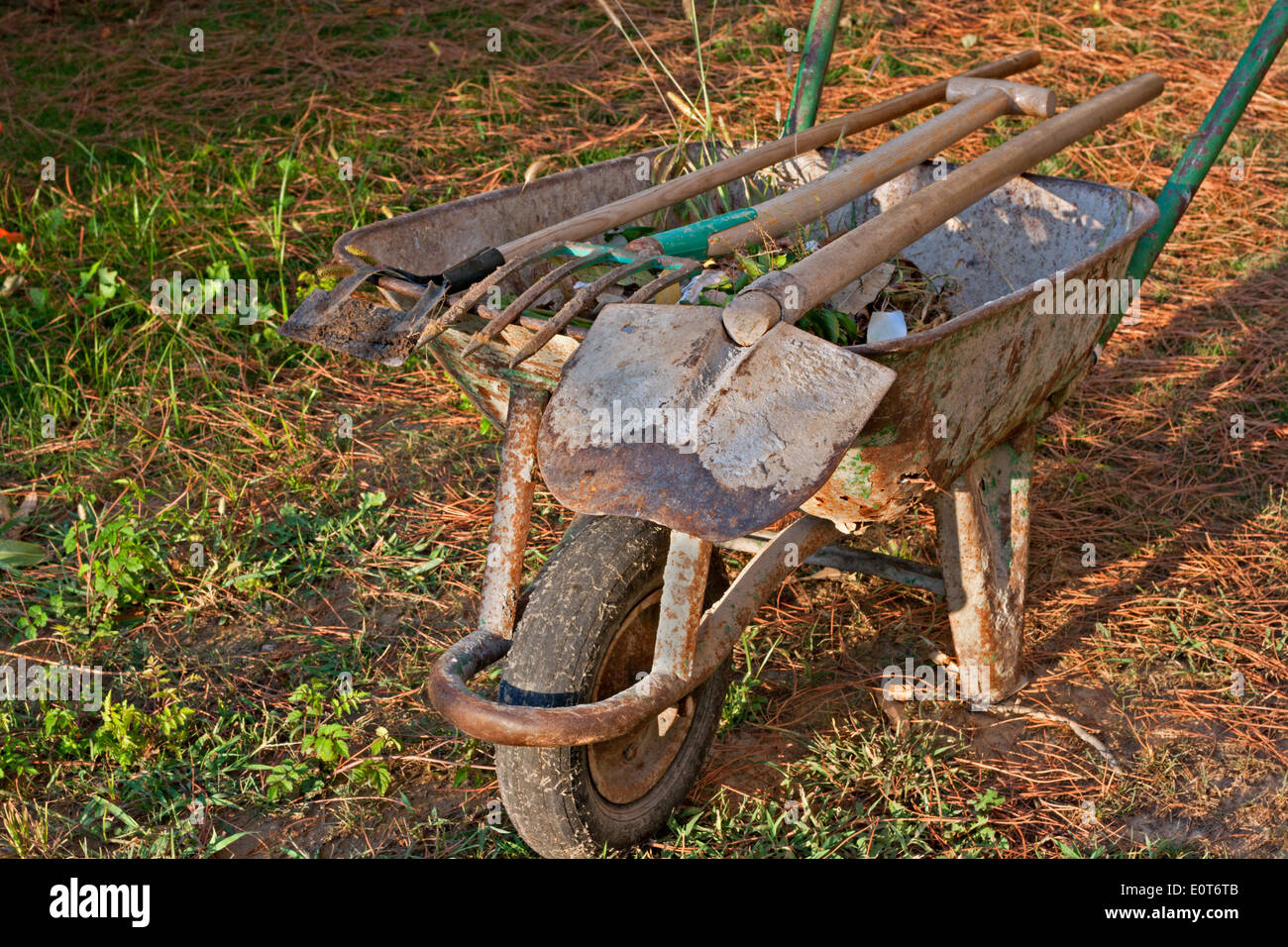Handbarrow hi-res stock photography and images - Alamy