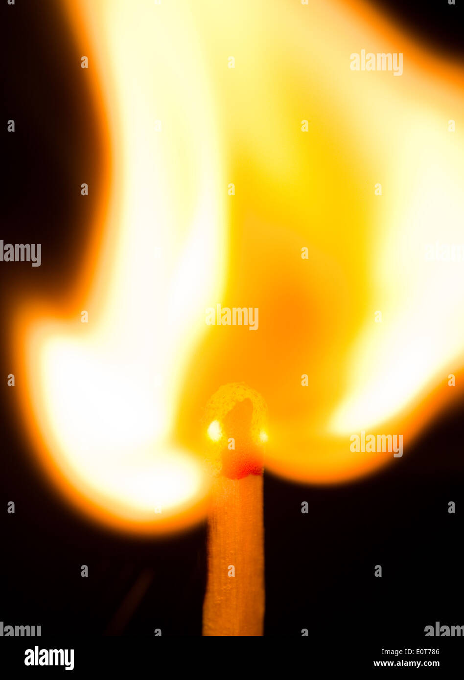 Brennendes Streichholz - Burning match Stock Photo - Alamy