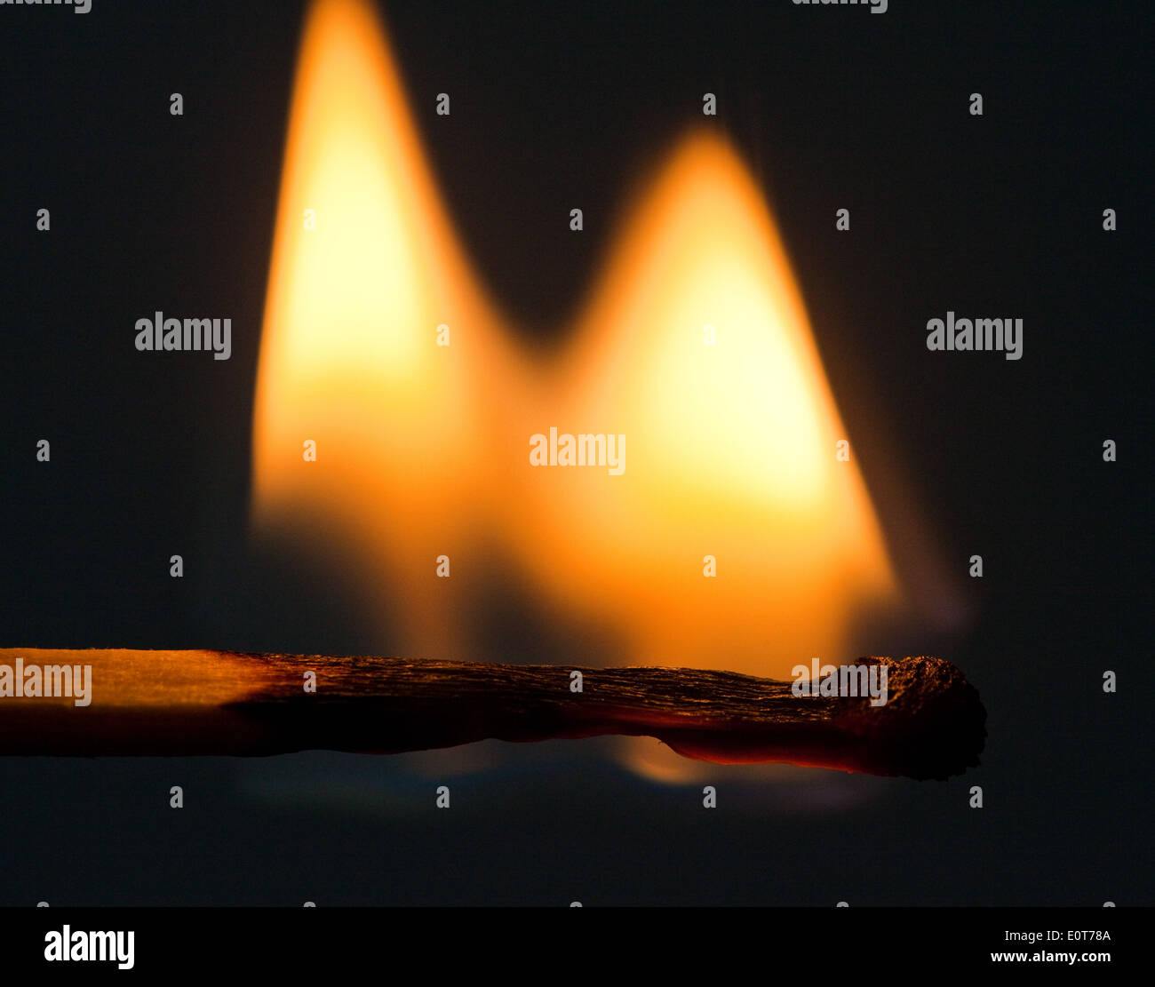 Brennendes Streichholz - Burning match Stock Photo - Alamy