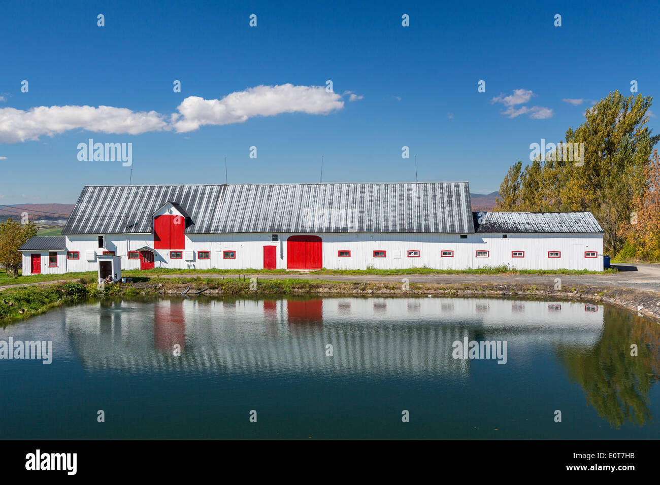 Long barn hi-res stock photography and images - Alamy