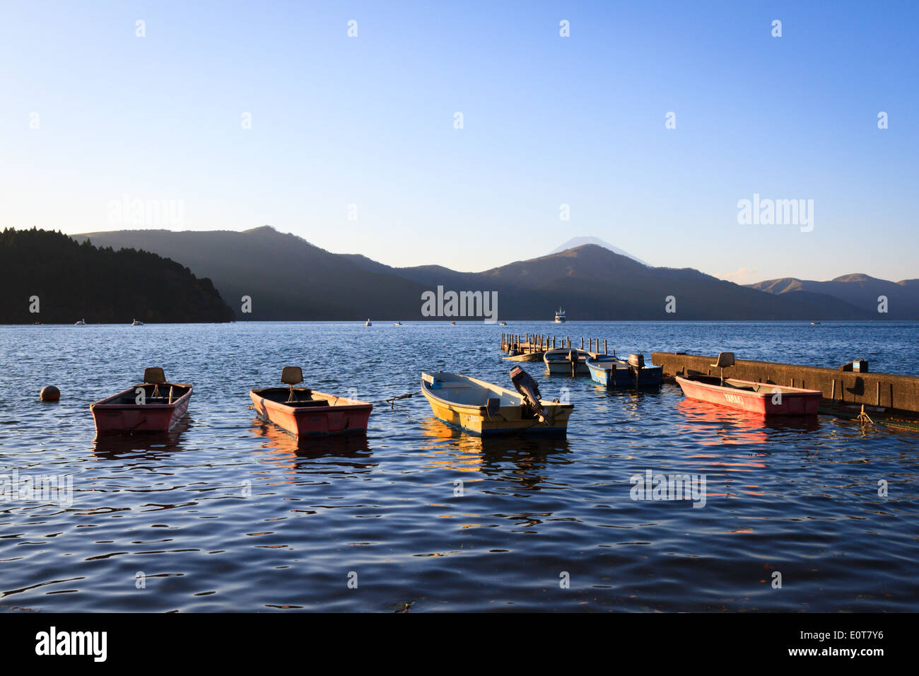 Boats on lake ashi hi-res stock photography and images - Alamy