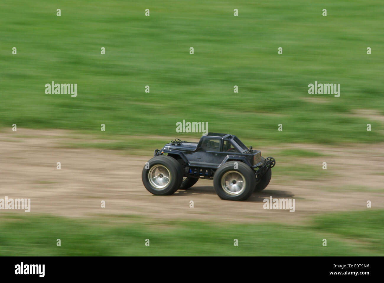 Car battery radio hi-res stock photography and images - Alamy