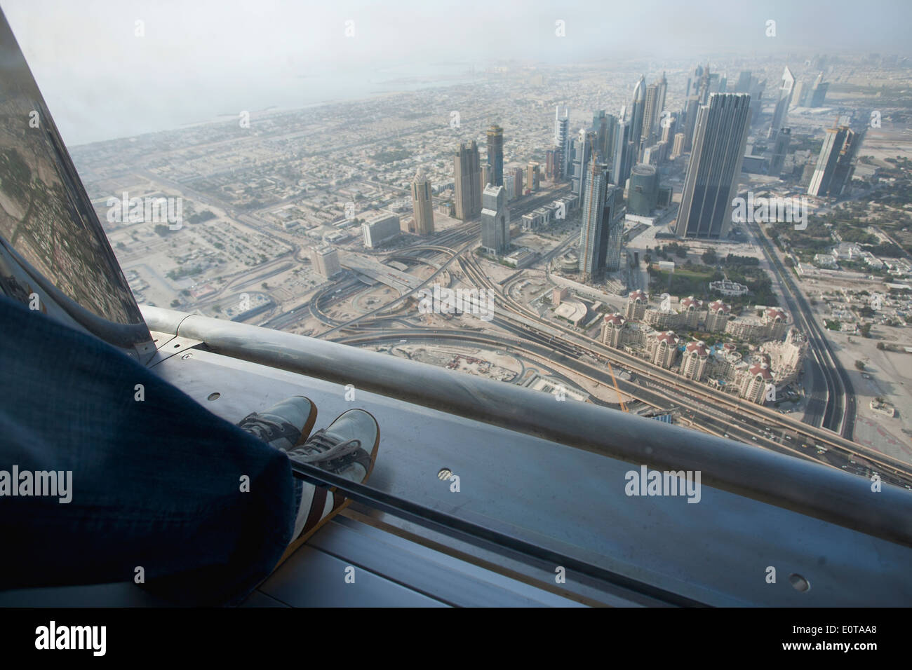 Edge of building feet hi-res stock photography and images - Alamy