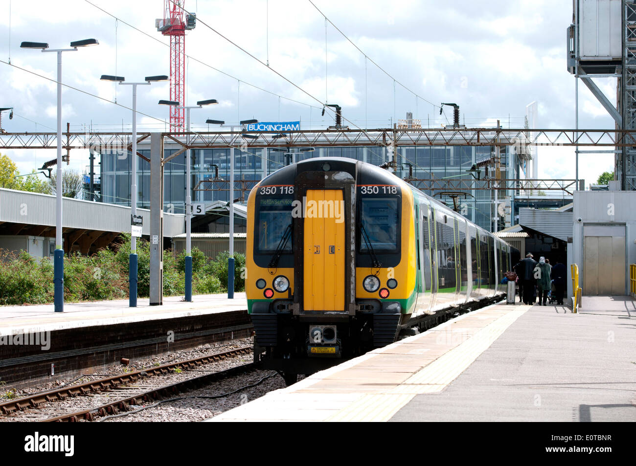 Northampton railway station hi-res stock photography and images - Alamy