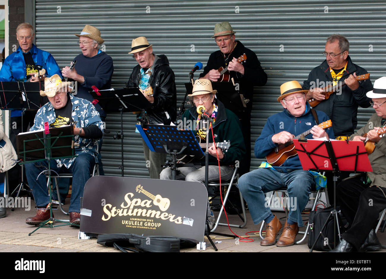 Ukulele band hi-res stock photography and images - Alamy