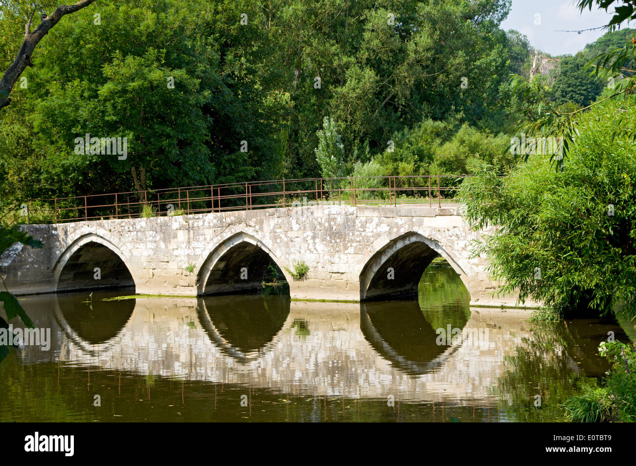 Ancient Barton Bridge spanning the River Avon, Bradford on Avon ...