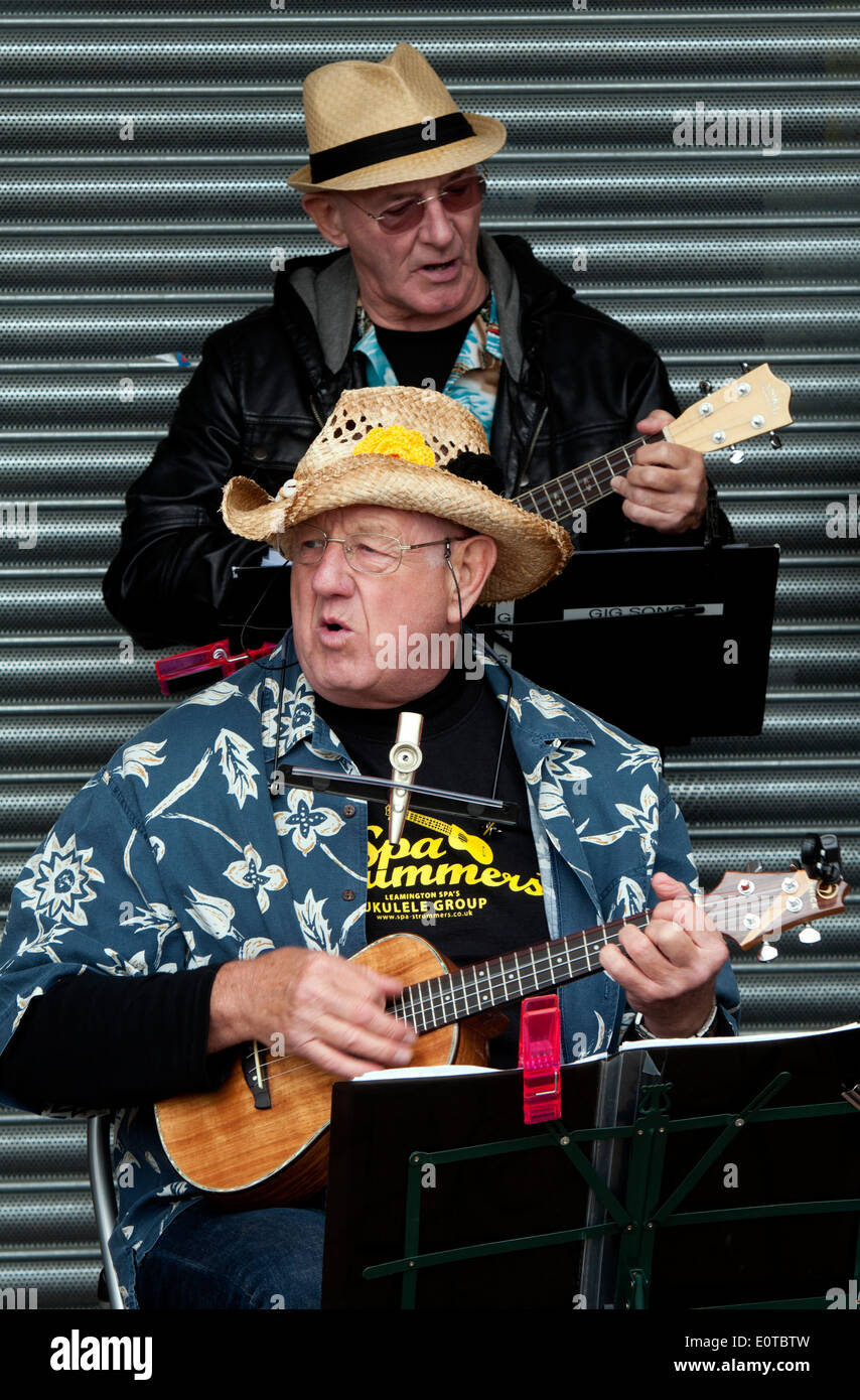 Ukulele band players hi-res stock photography and images - Alamy