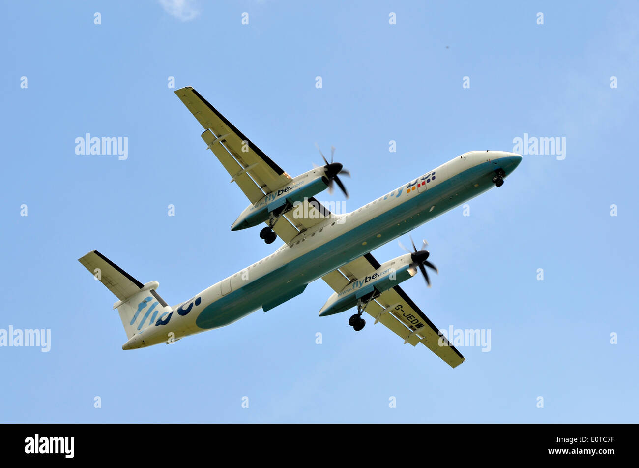 Flybe Bombardier Dash 8 Q400 aircraft on final approach to Southampton ...