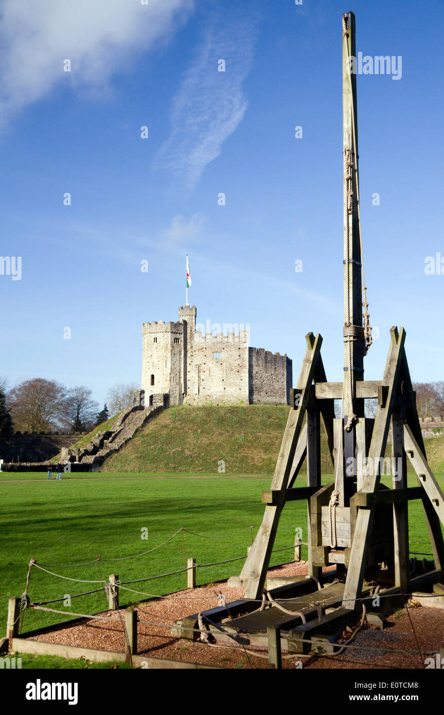Trebuchet medieval hi-res stock photography and images - Alamy