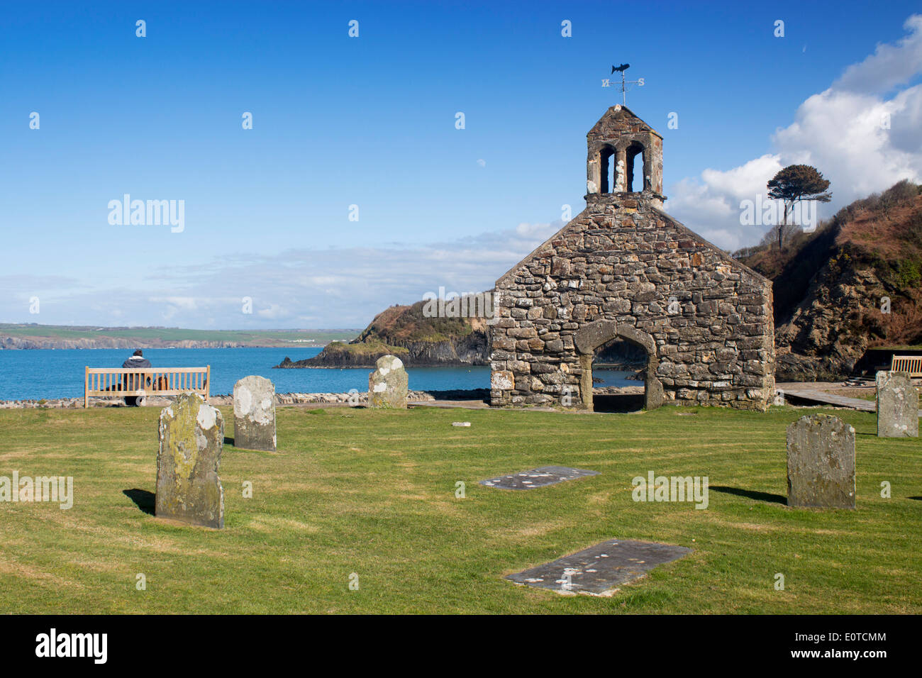 Cwm yr Eglwys Cwm-yr-Eglwys ruined church overlooking sea North ...