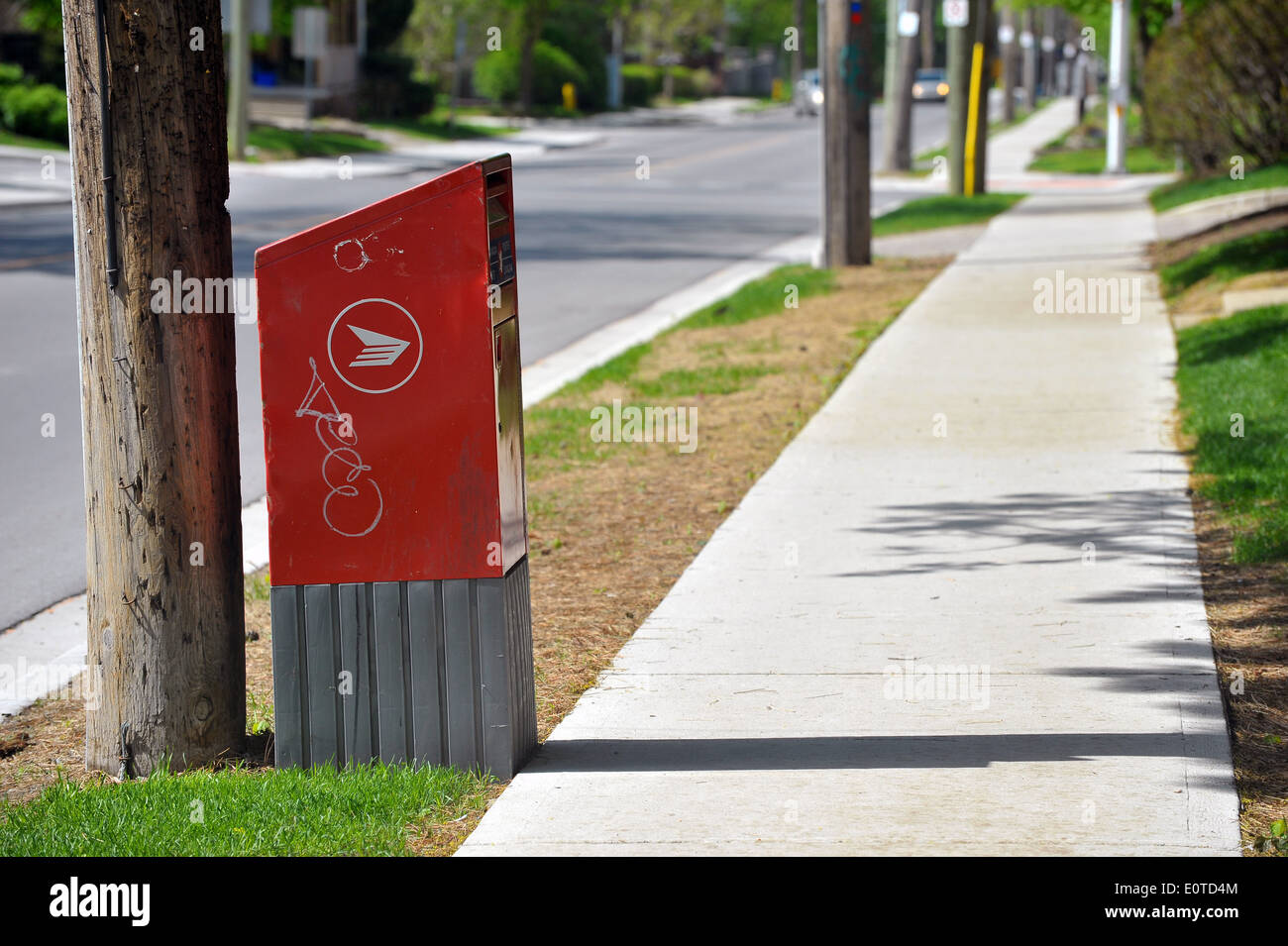 Post box on side of road hi-res stock photography and images - Alamy