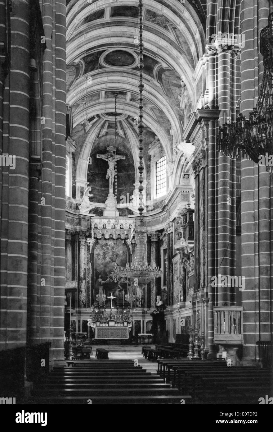 Altar gothic vault church Black and White Stock Photos & Images - Alamy