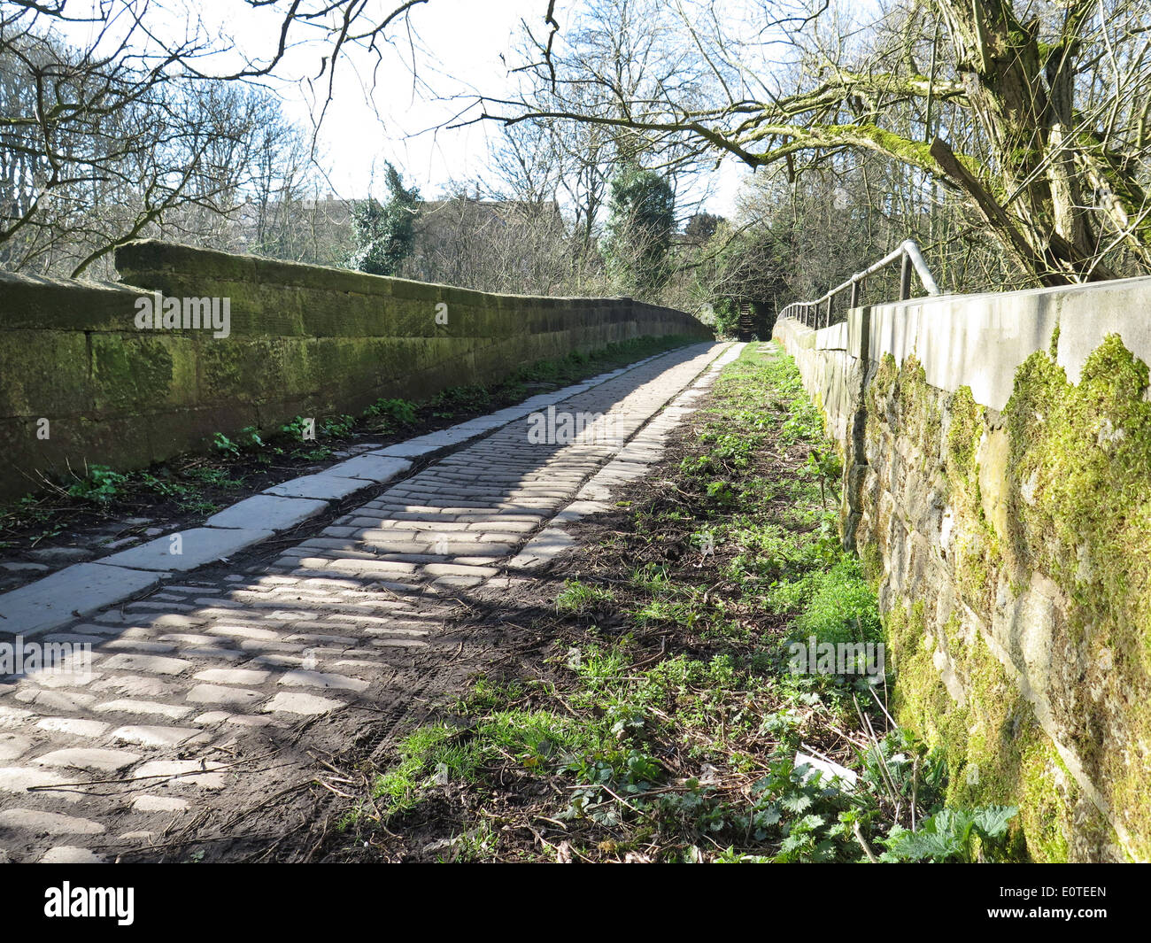 Old Pack Horse Bridge over the River Aire at Calverley, Leeds ...