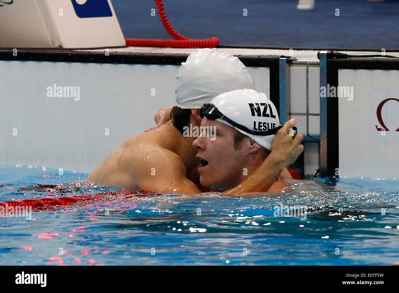 Cameron Leslie of New Zealand (R) celebrates winning gold following the ...