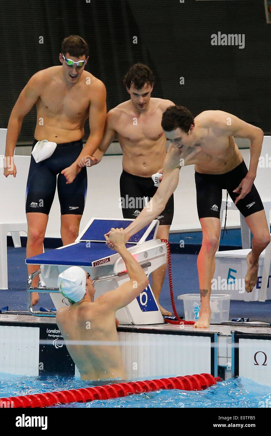 Australia's swimmers celebrate winning gold following the men's 4x100m ...