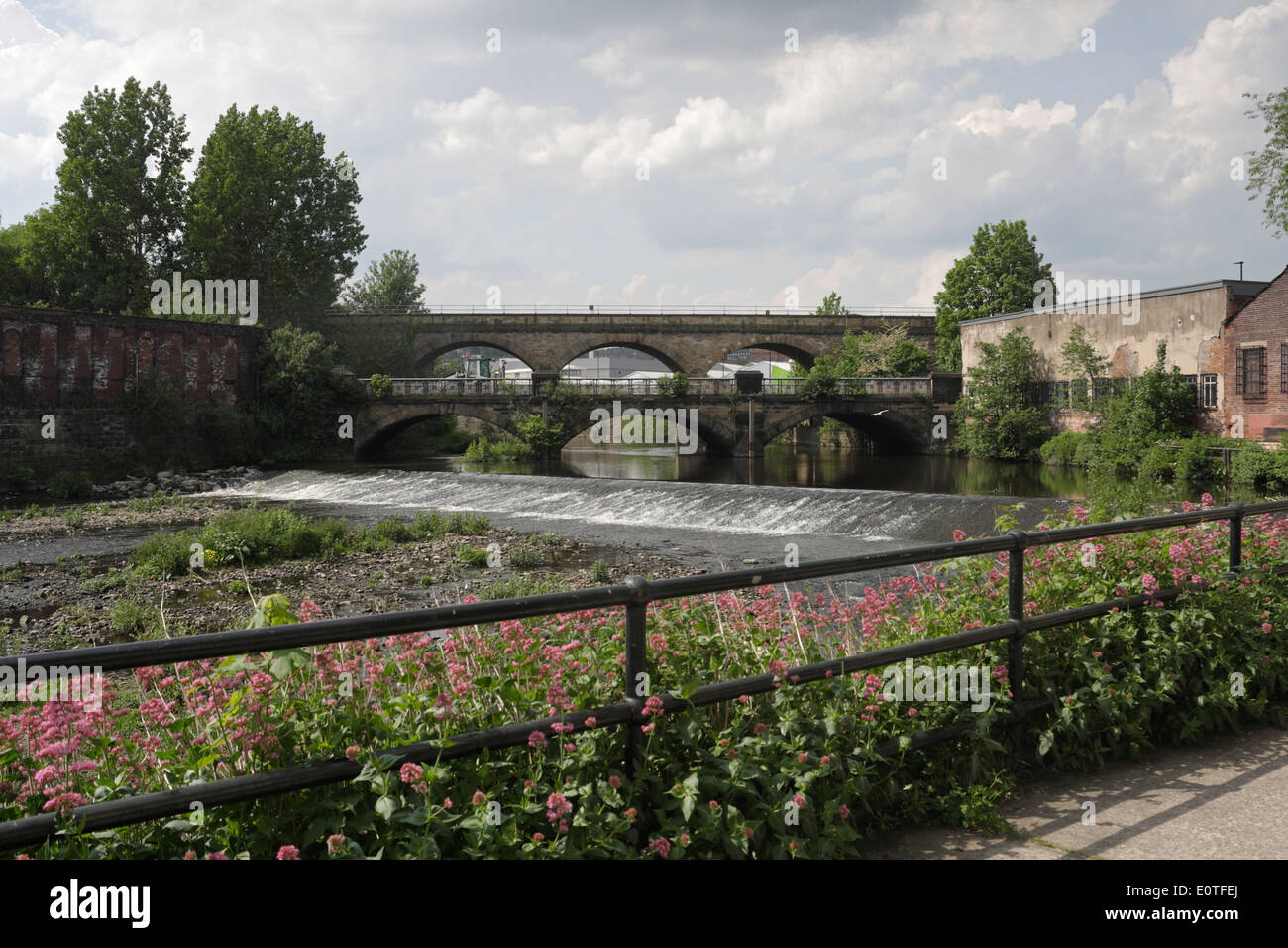 River don weir sheffield hi-res stock photography and images - Alamy