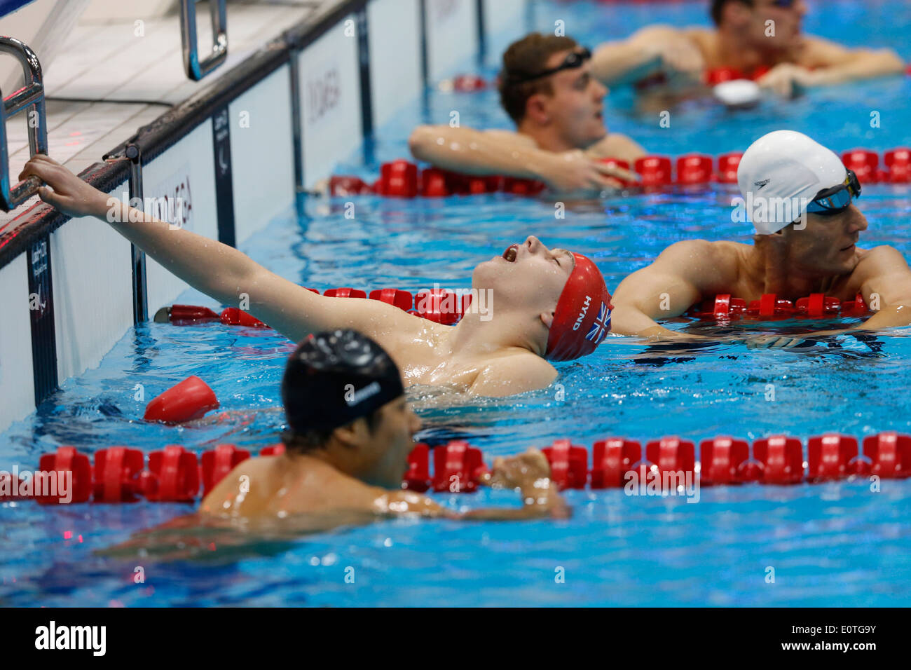 Oliver Hynd of Great Britain (C) celebrates winning gold following the ...