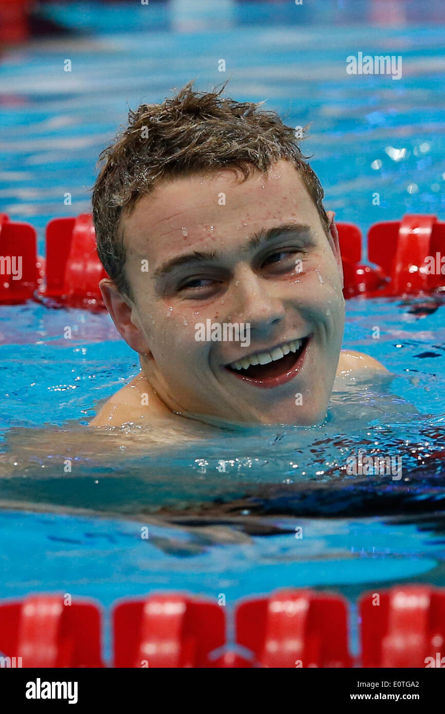 Oliver Hynd of Great Britain celebrates winning gold following the men ...