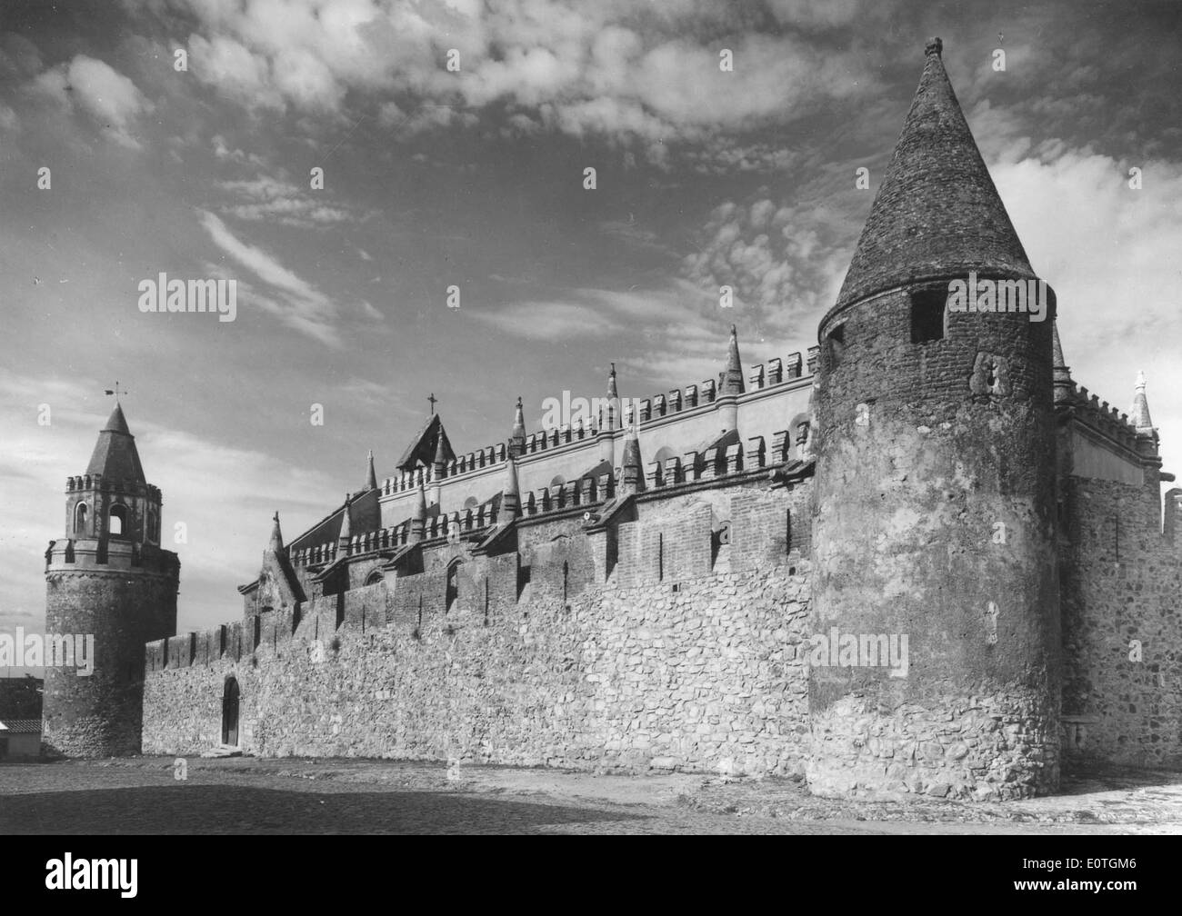 Castello gotico hi-res stock photography and images - Alamy