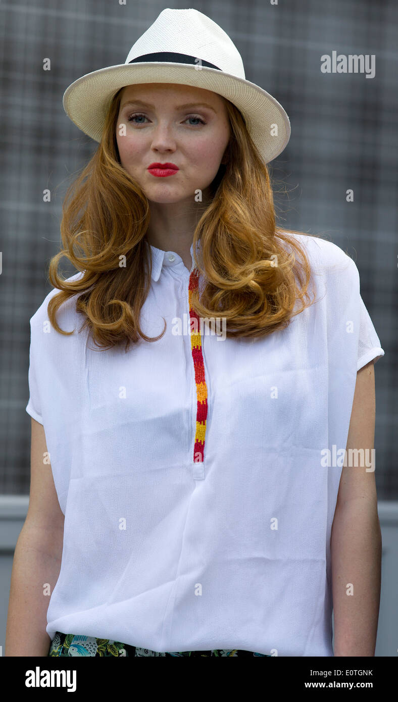 Lily cole super model hi-res stock photography and images - Alamy