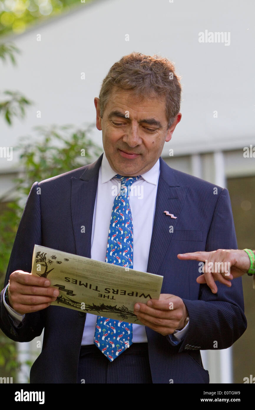 Chelsea, London, UK. 19th May 2014. Rowan Atkinson attends RHS Chelsea Flower Show 201 Credit ...