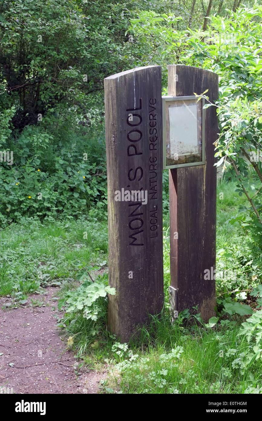 Marker posts hi-res stock photography and images - Alamy