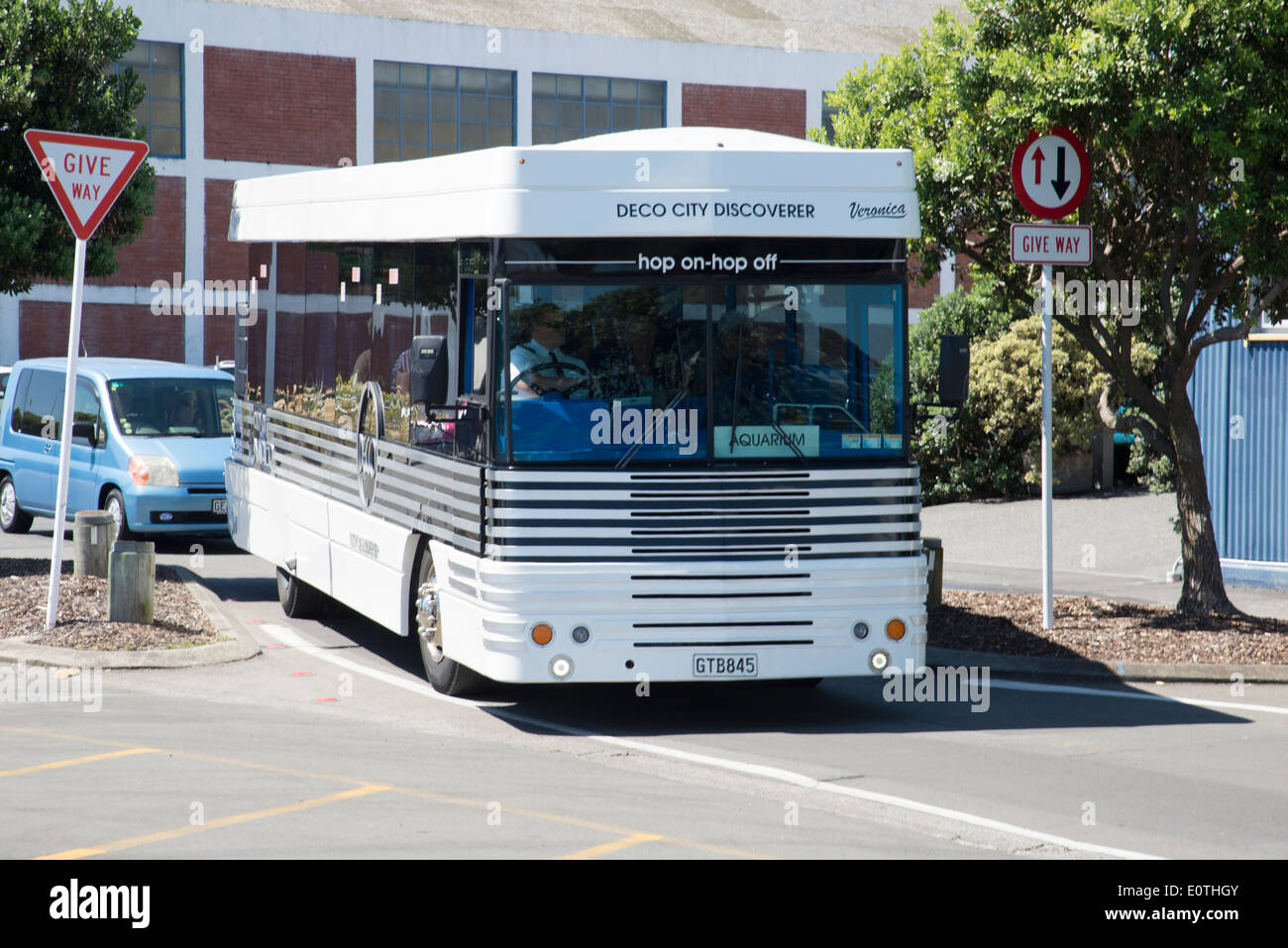 Tourist bus bay hi-res stock photography and images - Alamy