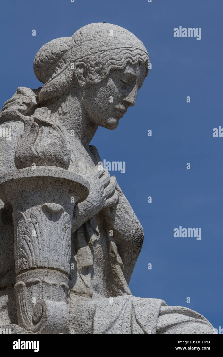Female adult statue hi-res stock photography and images - Alamy