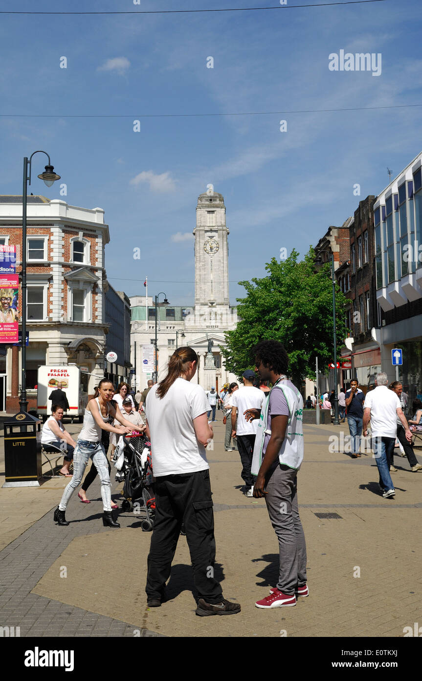 Luton town centre hi-res stock photography and images - Alamy