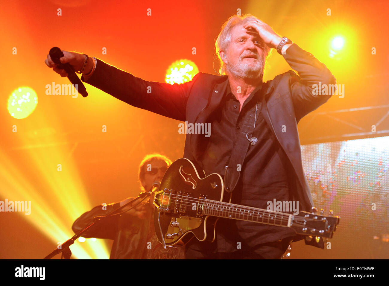 Tom Cochrane performs at the Canadian Music and Broadcast Industry ...