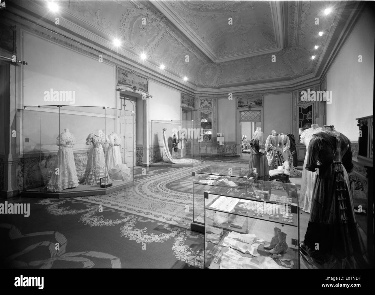 The Exposição do Trajo Civil em Portugal, held in 1974, highlighted ...