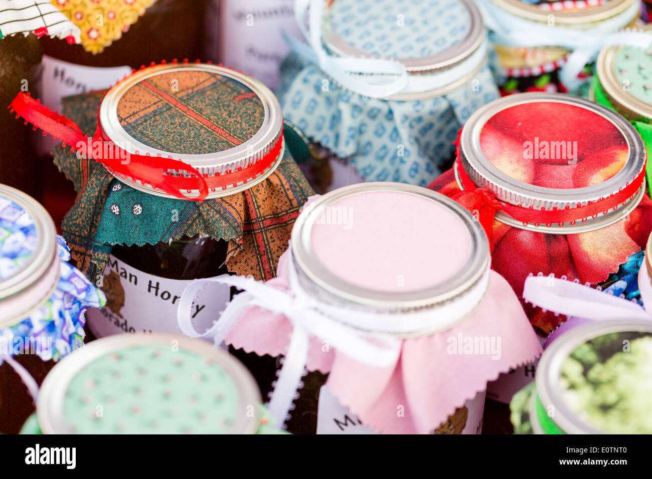 Cute jars with honey at the local Farmers market Stock Photo - Alamy