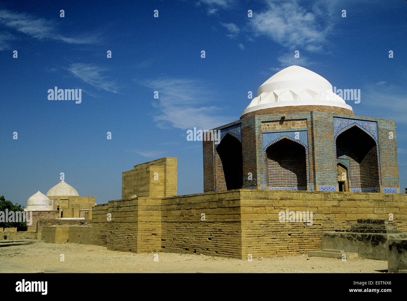 Makli tombs, necropolis near Thatta Sindh, Pakistan Stock Photo - Alamy