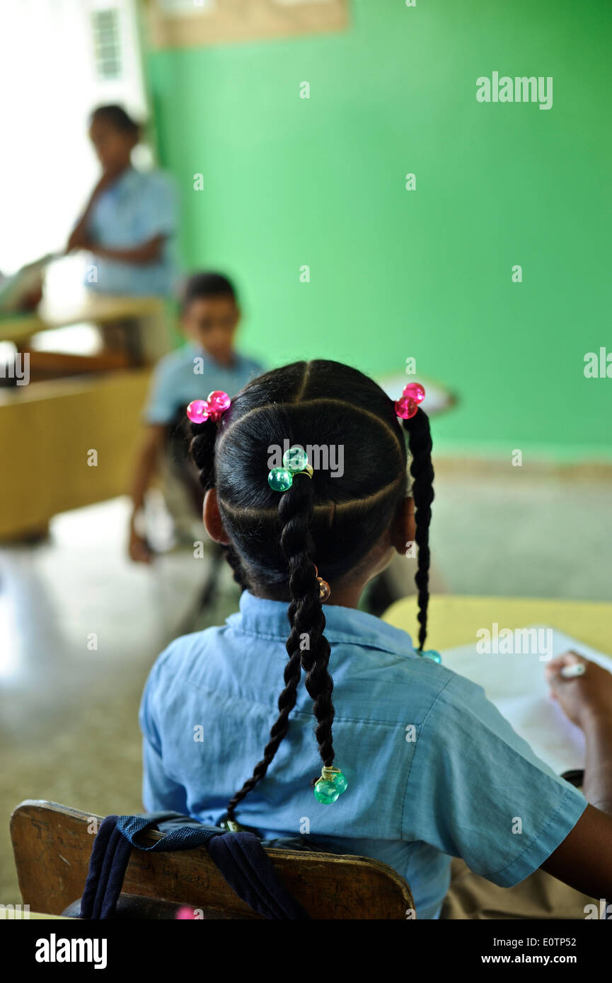 Poor child caribbean hi-res stock photography and images - Alamy