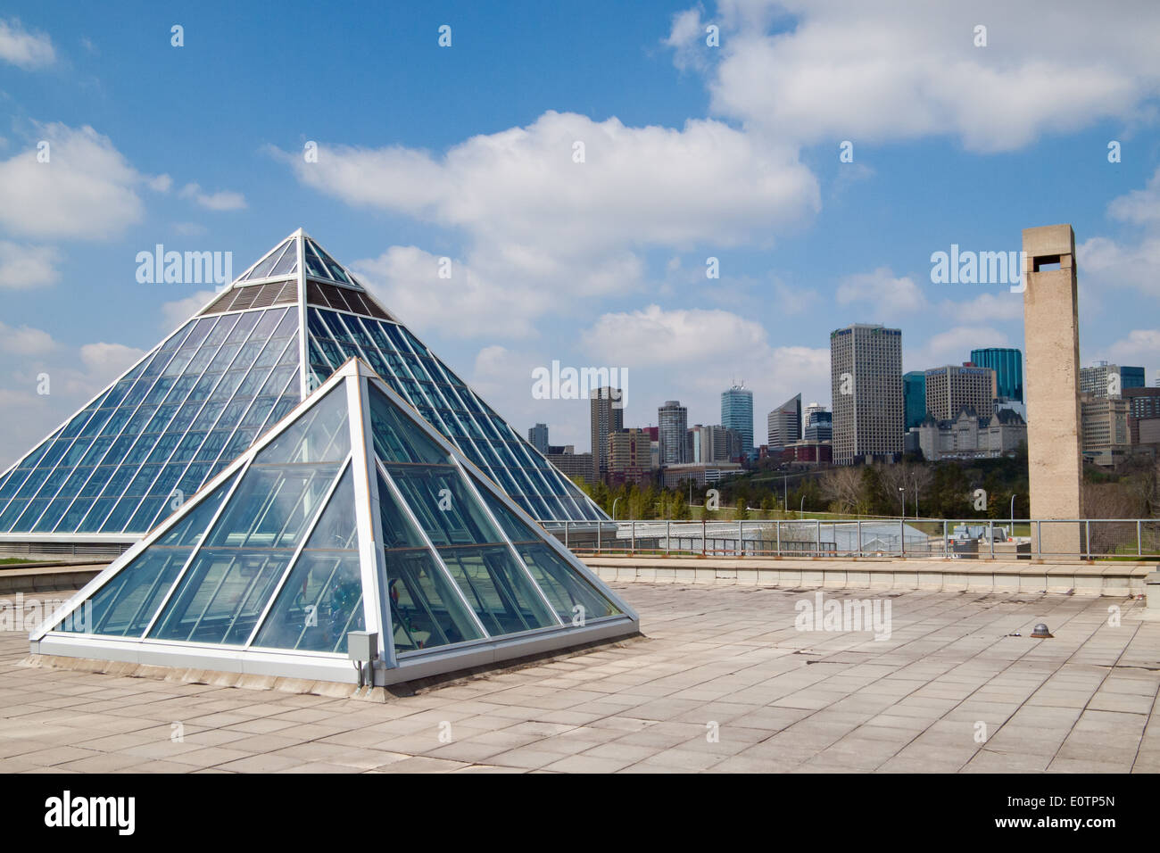Glass pyramids hi-res stock photography and images - Alamy
