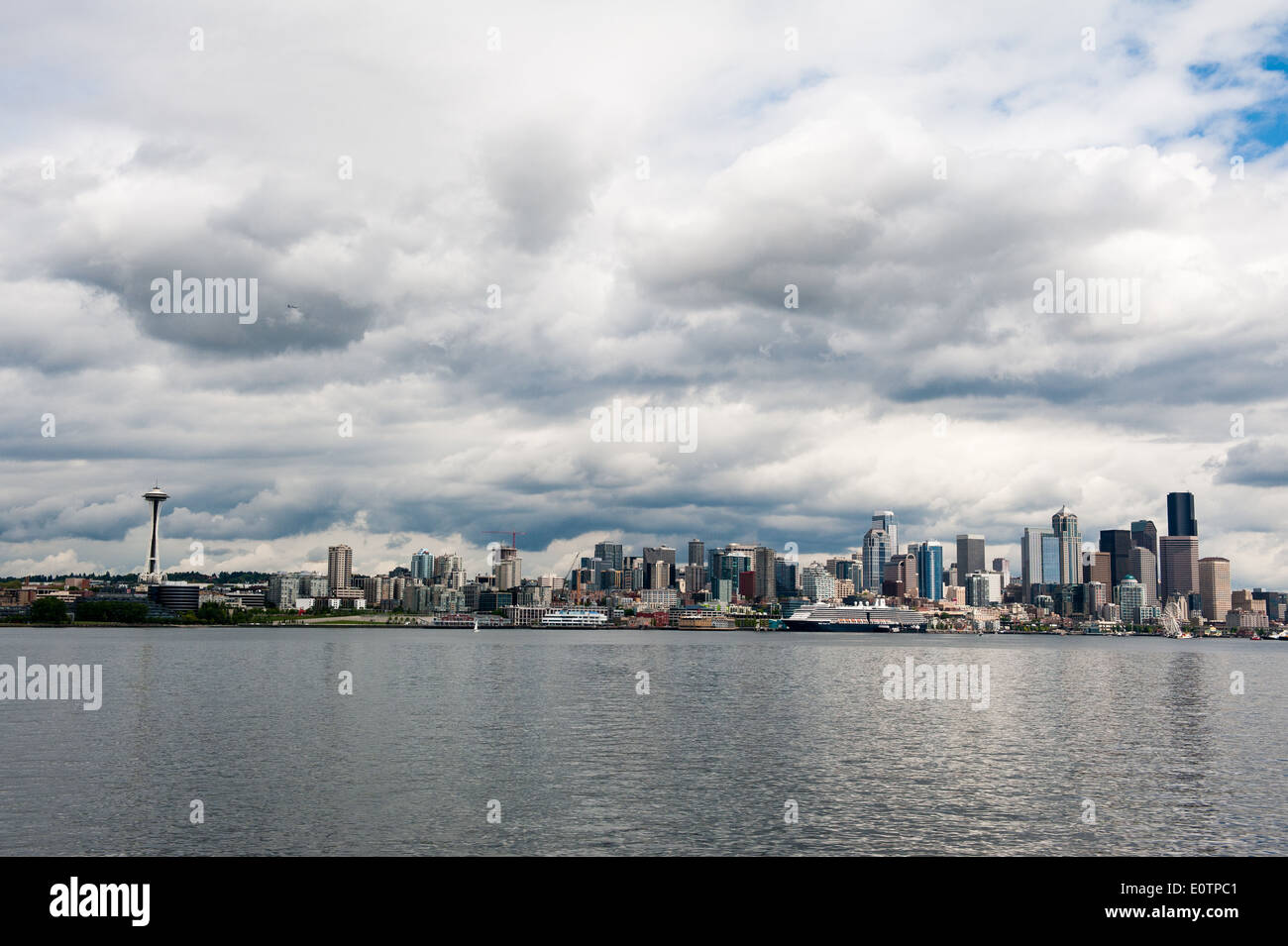 A view of the Seattle skyline seen from Elliott Bay Stock Photo - Alamy