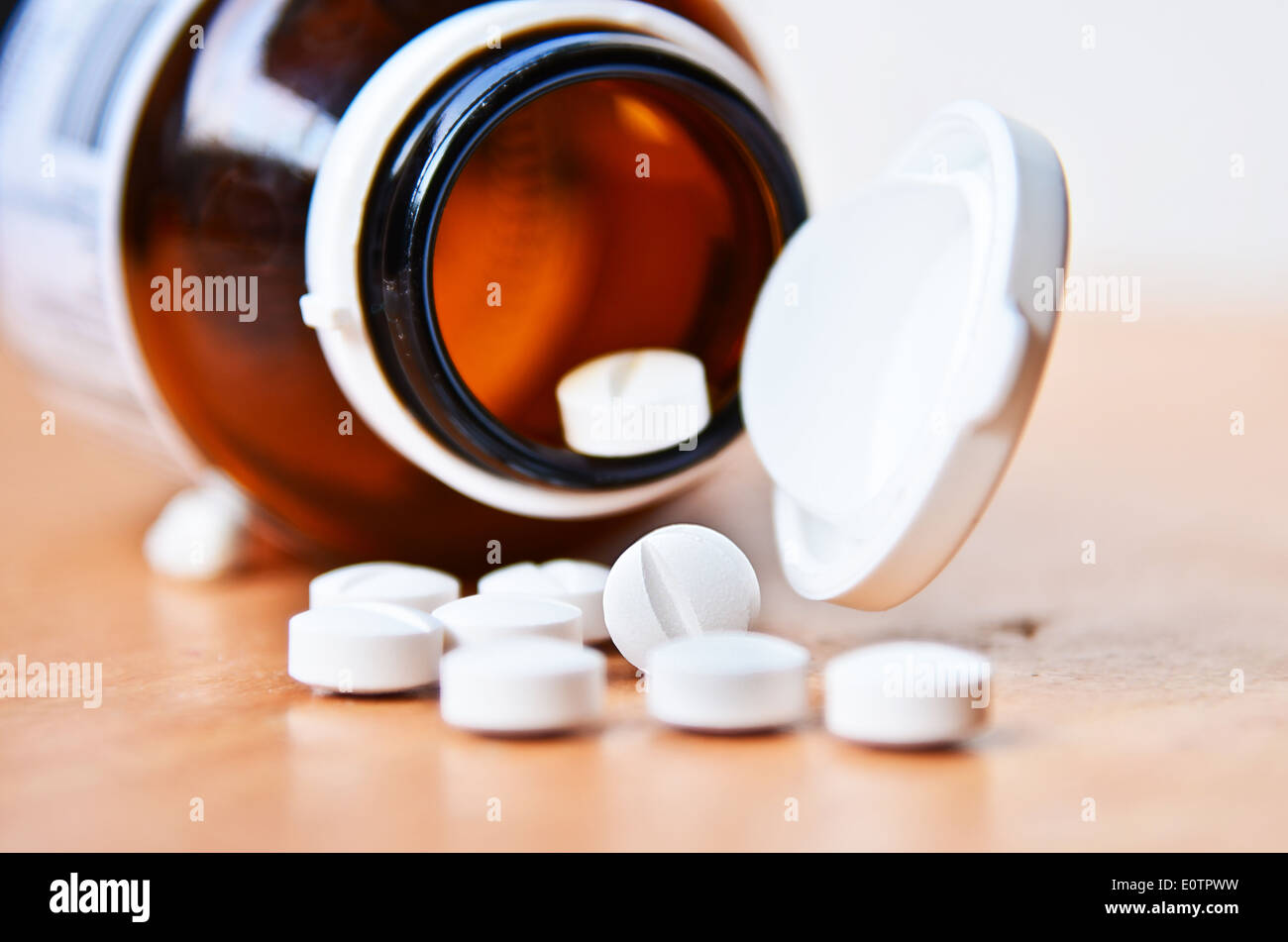 Capsule with nutrients pouring out hi-res stock photography and images ...