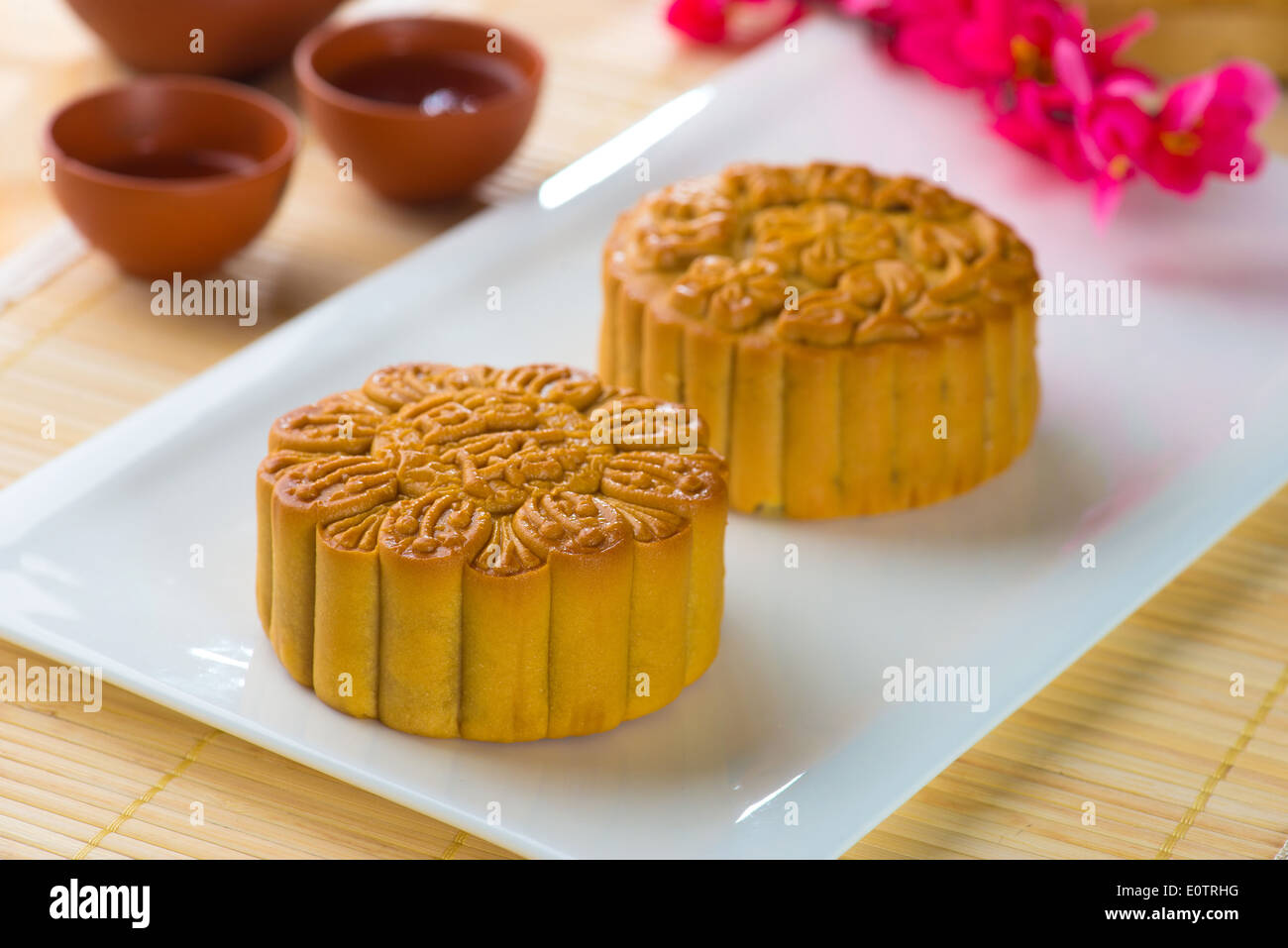 Mooncake festival hi-res stock photography and images - Alamy
